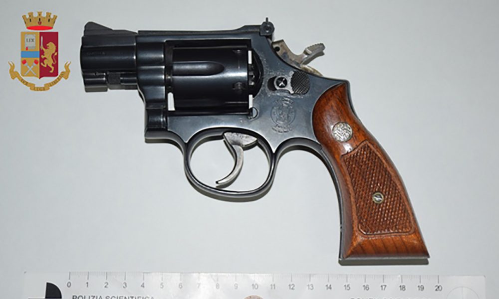 Derubato, insegue il ladro con la pistola: denunciato | Il Gallo