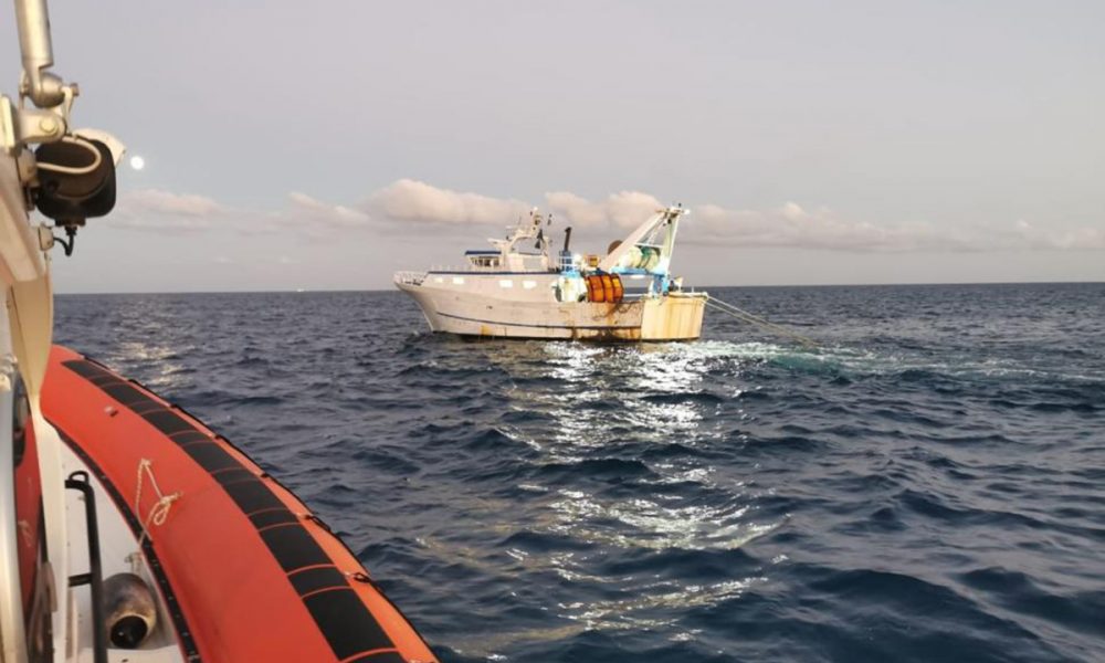 Pesca a strascico, fermata imbarcazione davanti ad Otranto | Il Gallo