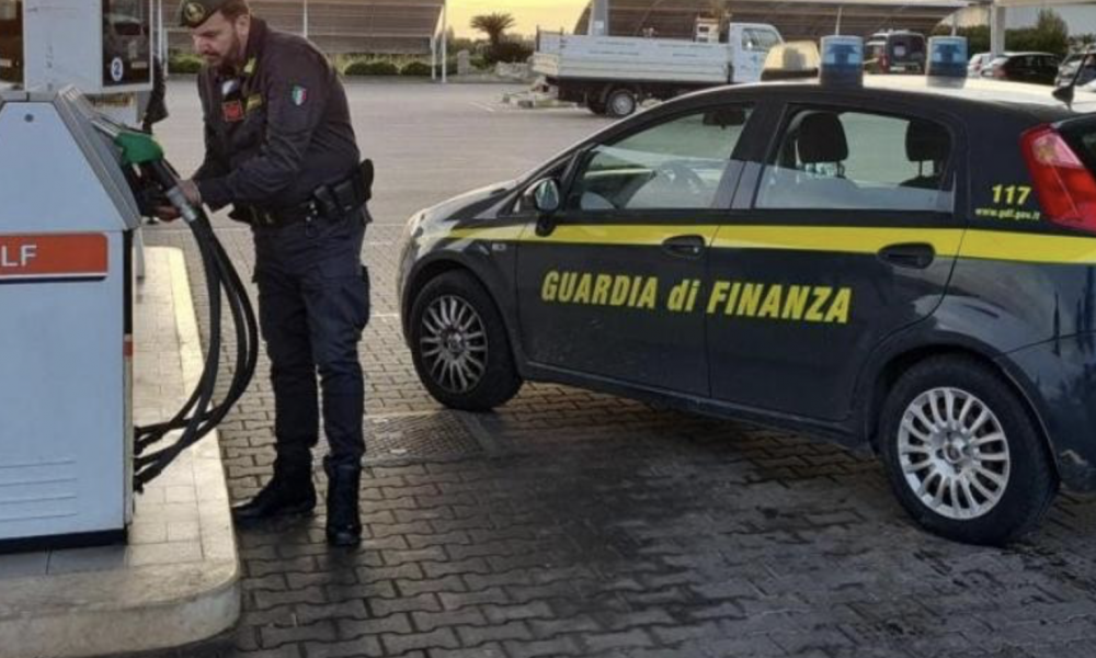 Vendeva benzina super miscelata con quella agricola. Chiuso | Il Gallo