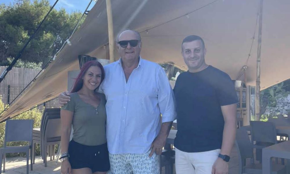 Jerry Scotti in Salento paparazzato al Lido Ficò | Il Gallo