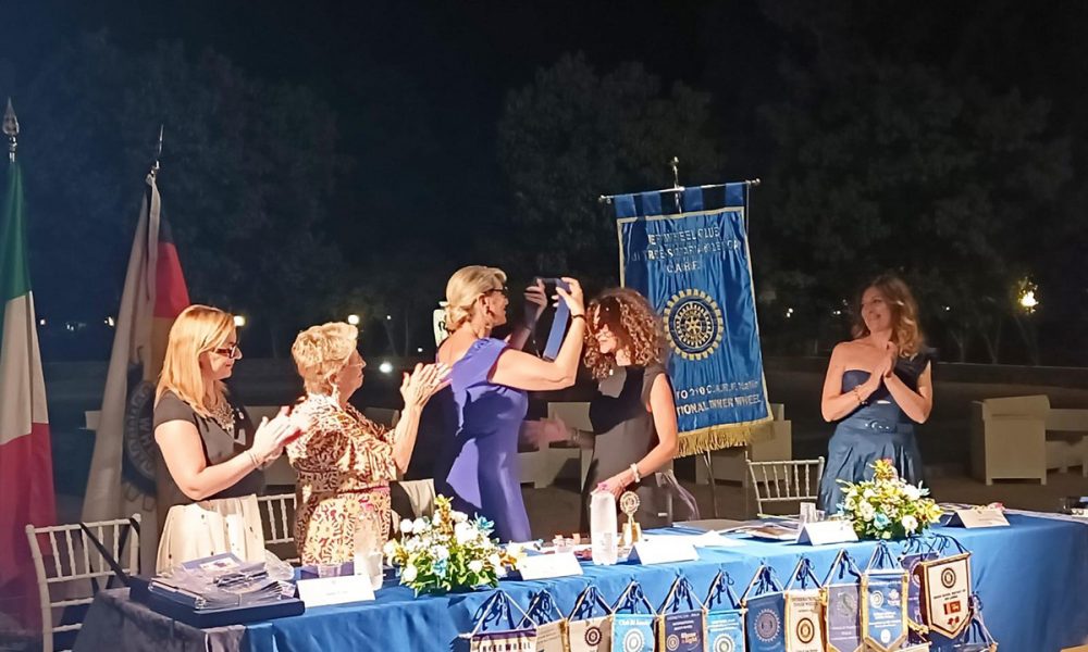 Inner Wheel Club di Tricase Santa Maria di Leuca: collare a Mariangela ...